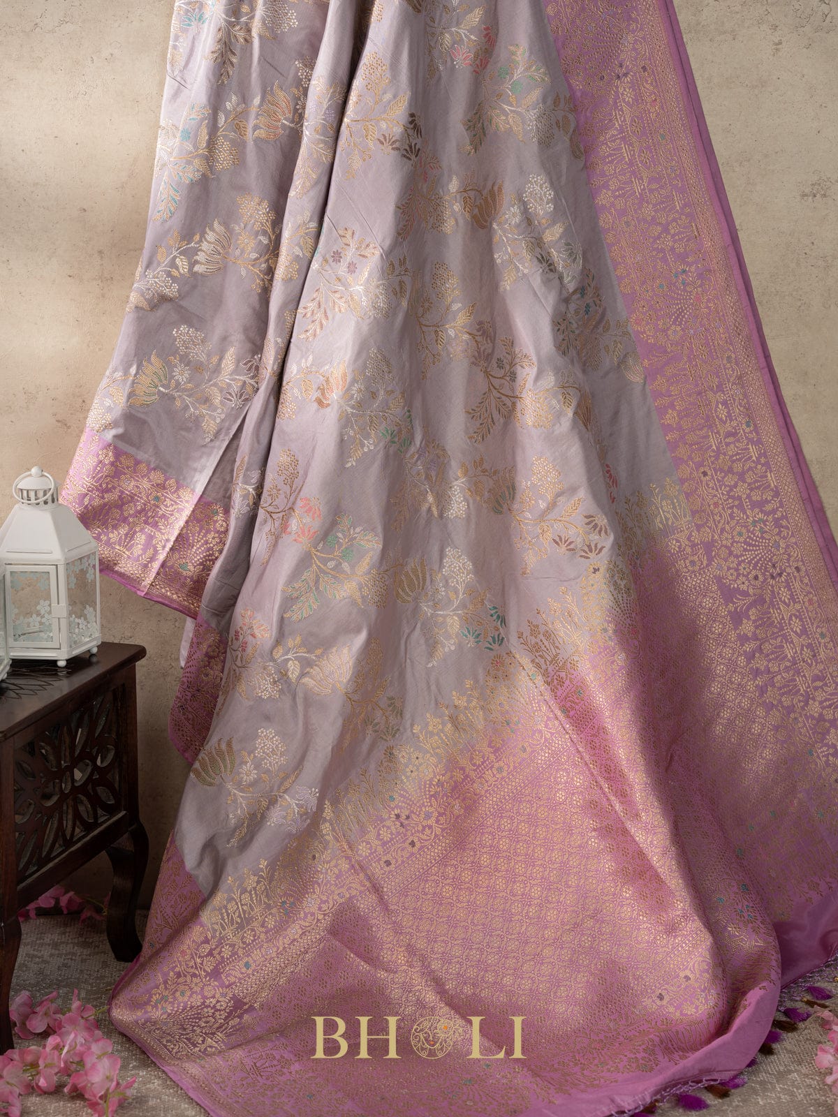 handwoven kaduwa jungla meenakari kadiyal border katan banarasi | Bholi ...